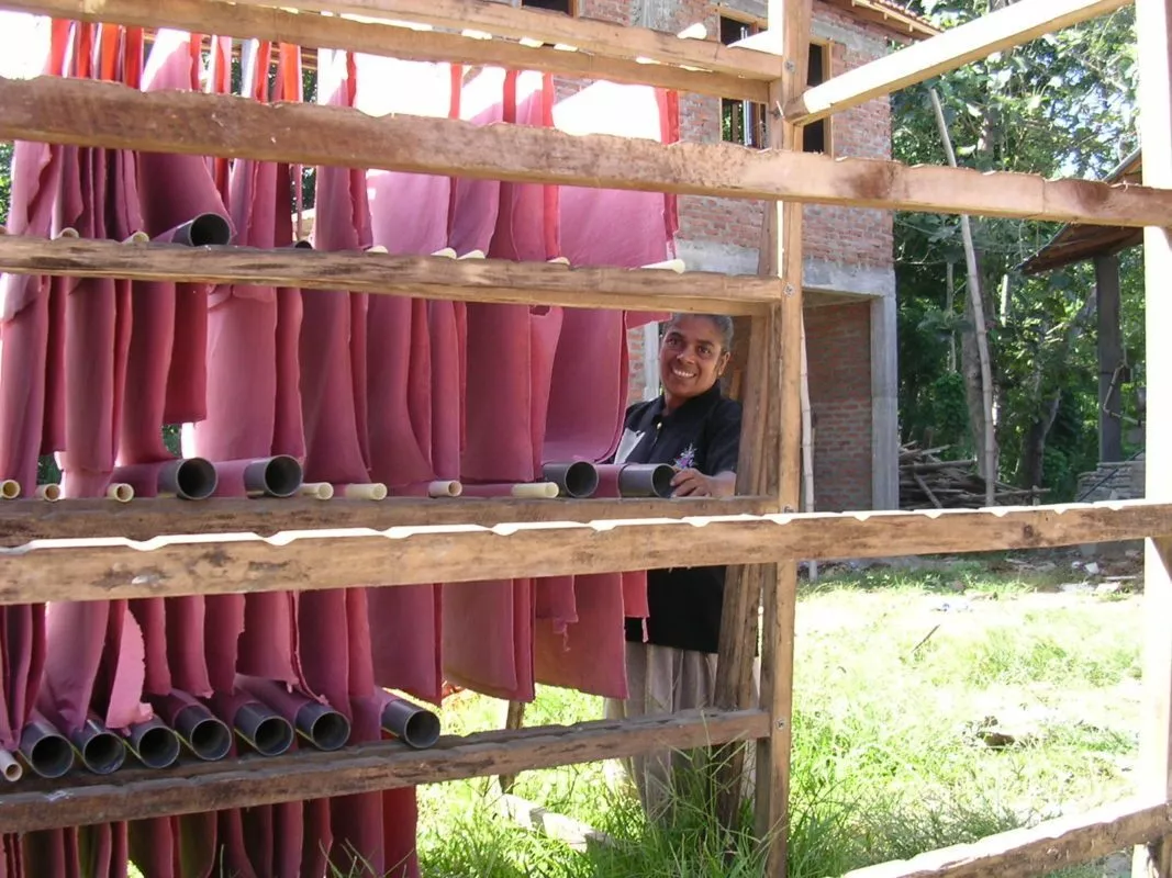How is Elephant Dung Paper Made? | Paper High