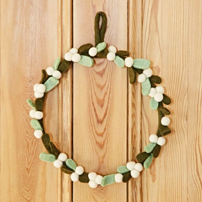 Felt Mistletoe Christmas Wreath at Paper High